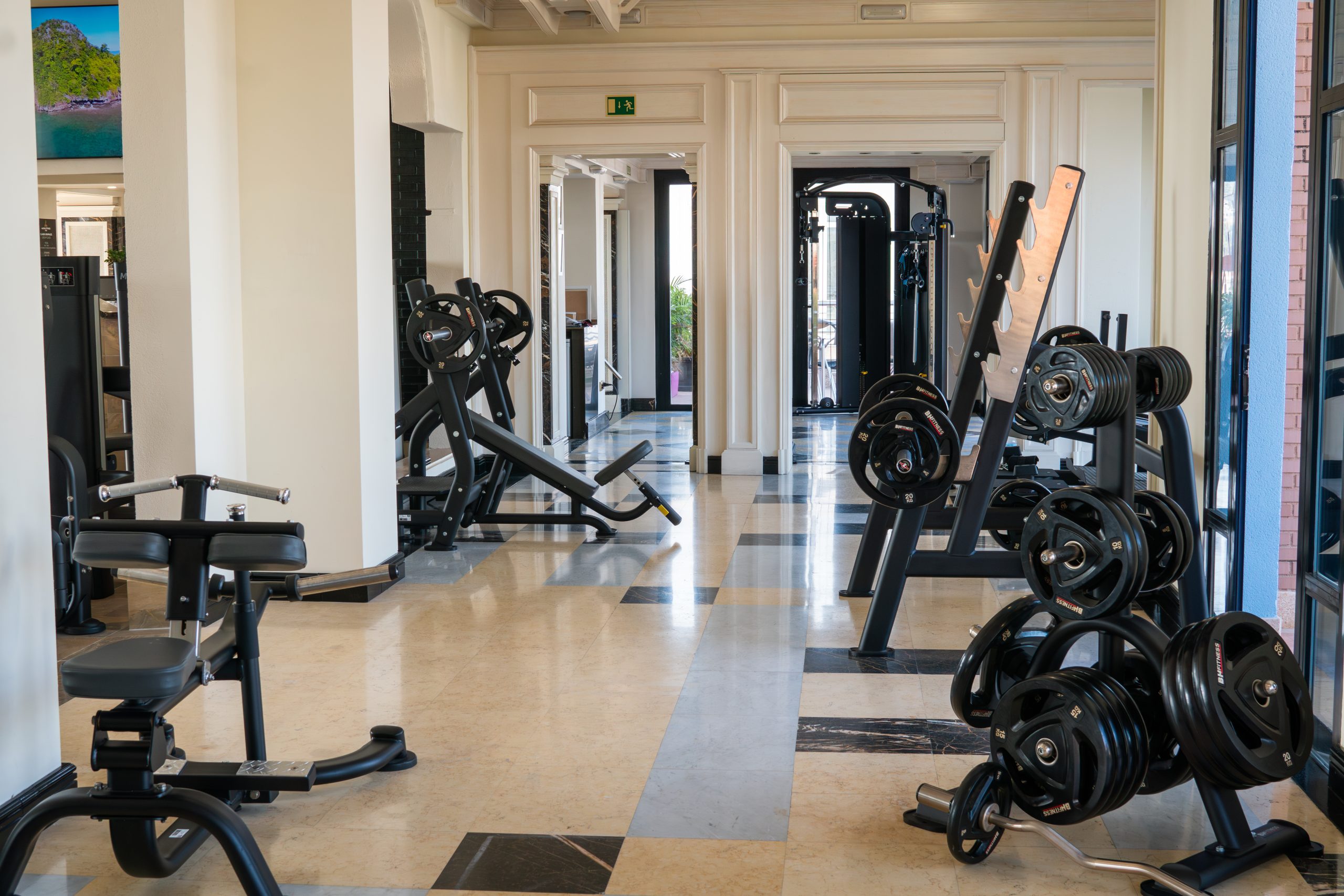 Marina Fitness Club, a gym that fuses luxury and fitness in the same ...